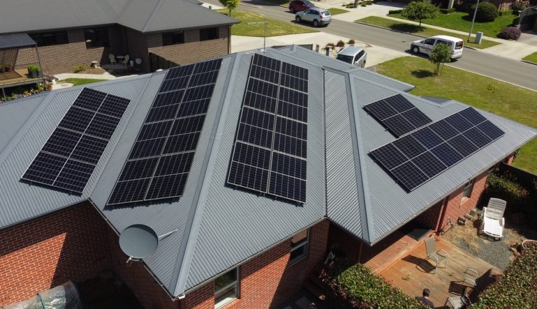 Solar Panel Efficiency: Australia’s Top-Rated Panels in 2025