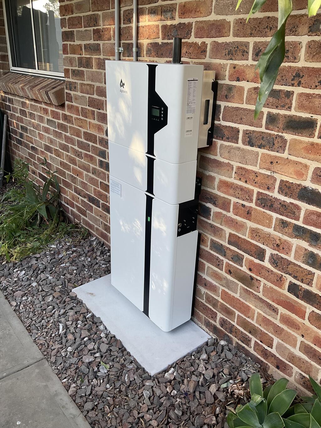 Think Beyond Tesla: The Best Powerwall Alternatives in 2025